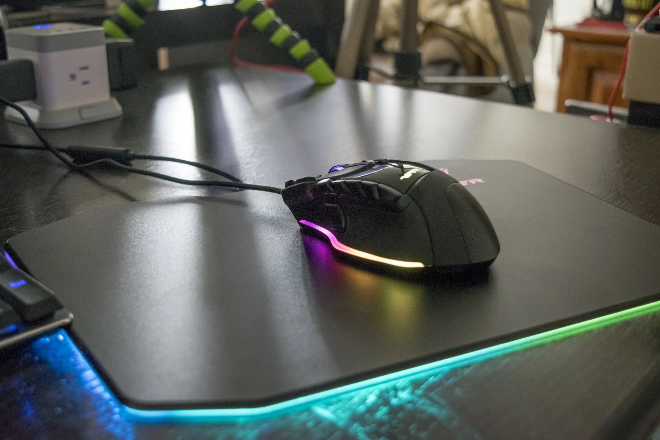 Viper Gaming V570 Blackout Edition & RGB Mousepad UNBOXING!